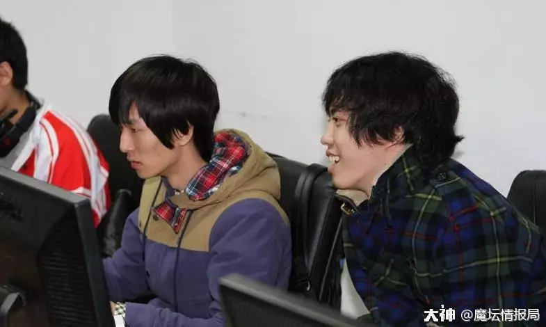 Infi自曝直播月收入大于5万 斗鱼四大天王个个年薪百万？_魔兽争霸 | 大神