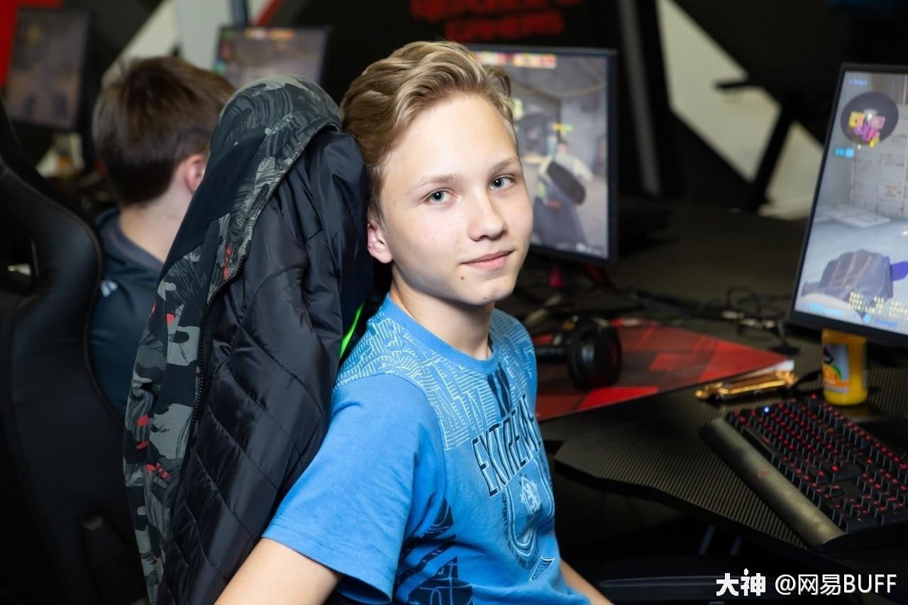 m0NESY采访：我确信我已经准备好踏入一级赛事_大神