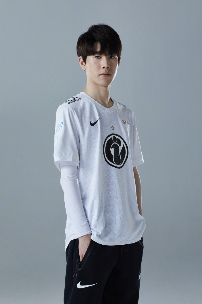 iG公布2021LPL春季赛定妆照】 TheShy、Rook_大神