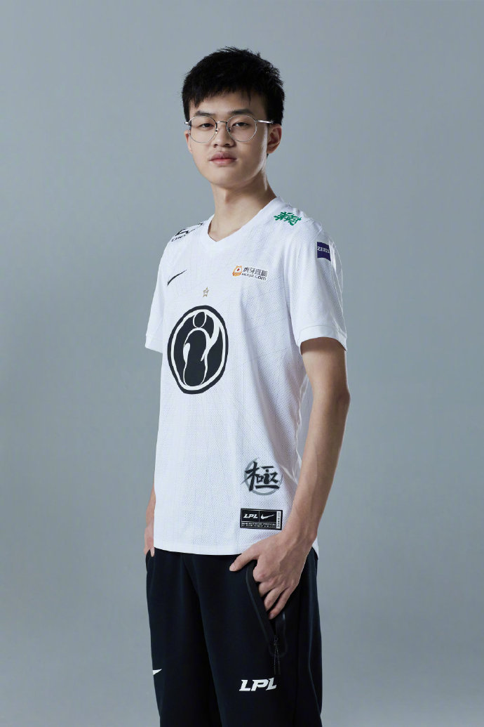 iG公布2021LPL春季赛定妆照】 TheShy、Rook_大神