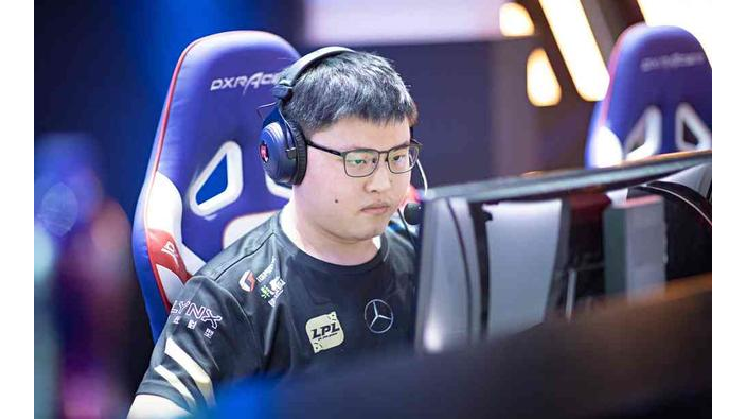 世界赛前LPL三大ADC，JKL已是世界冠军，而他仍是Uzi替补！_大神